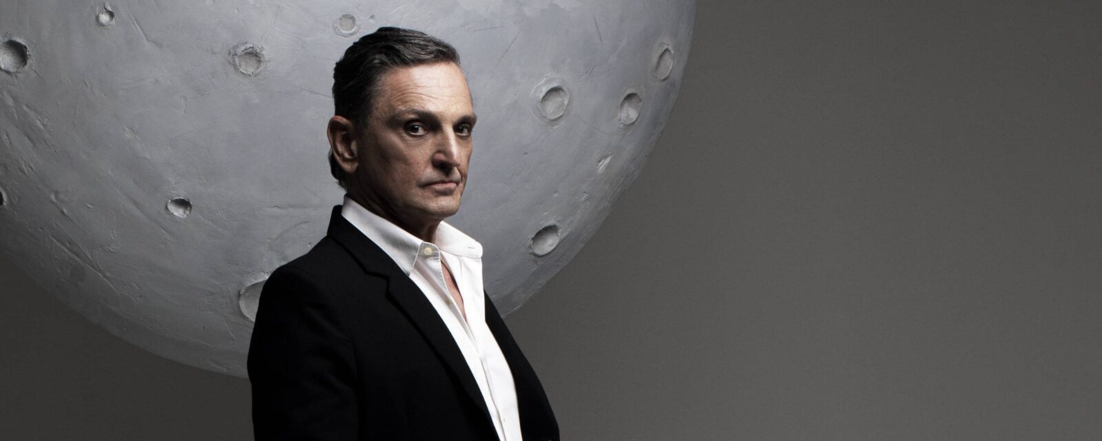 Paulo Miklos faz show em São Paulo com músicas do novo trabalho