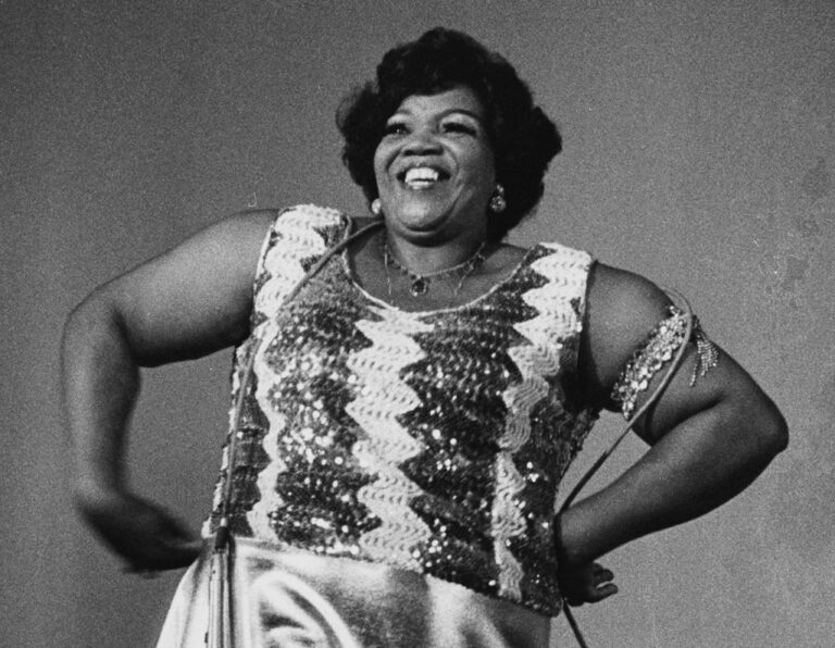 Tudo sobre a vida e obra de Dona Ivone Lara no seu aniversário