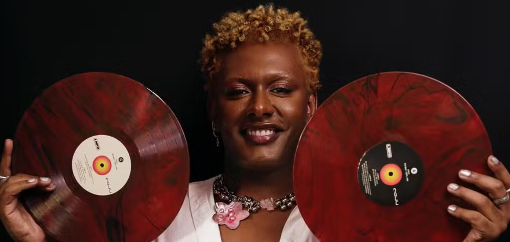 Liniker lança "Caju" em LP duplo, com vinis marrons - Novabrasil