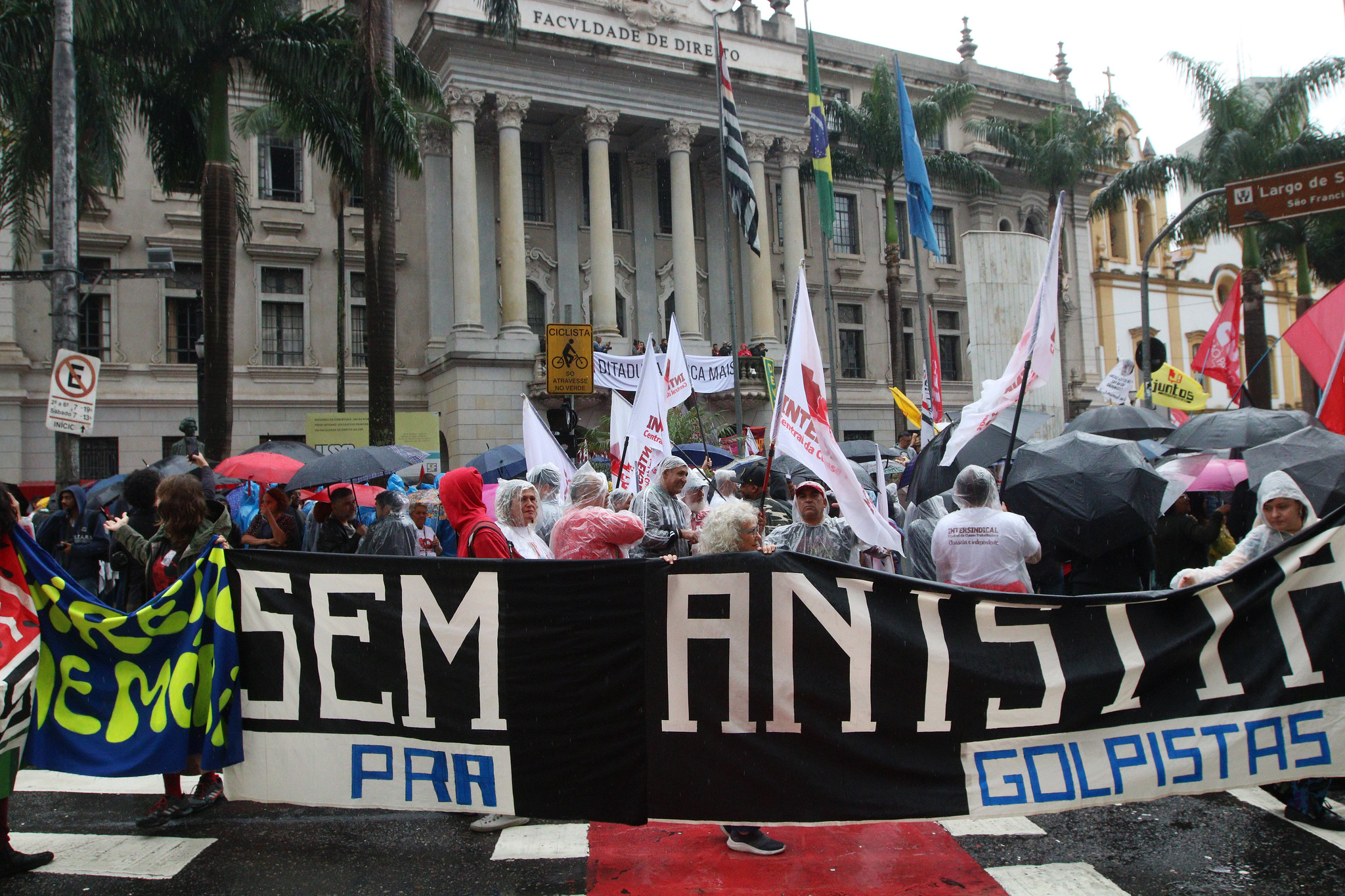 Historiador explica diferenças entre processos de anistia no país ...