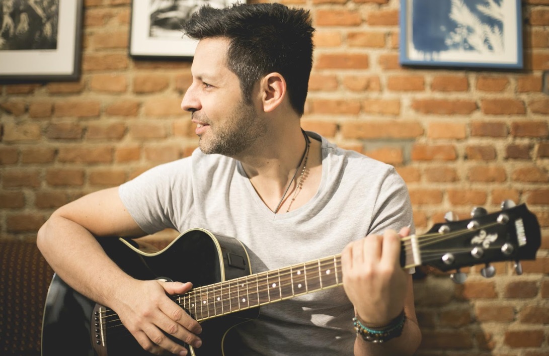 “O Que É Ser Brasileiro? Cantor apresenta relatos de um povo misturando ...