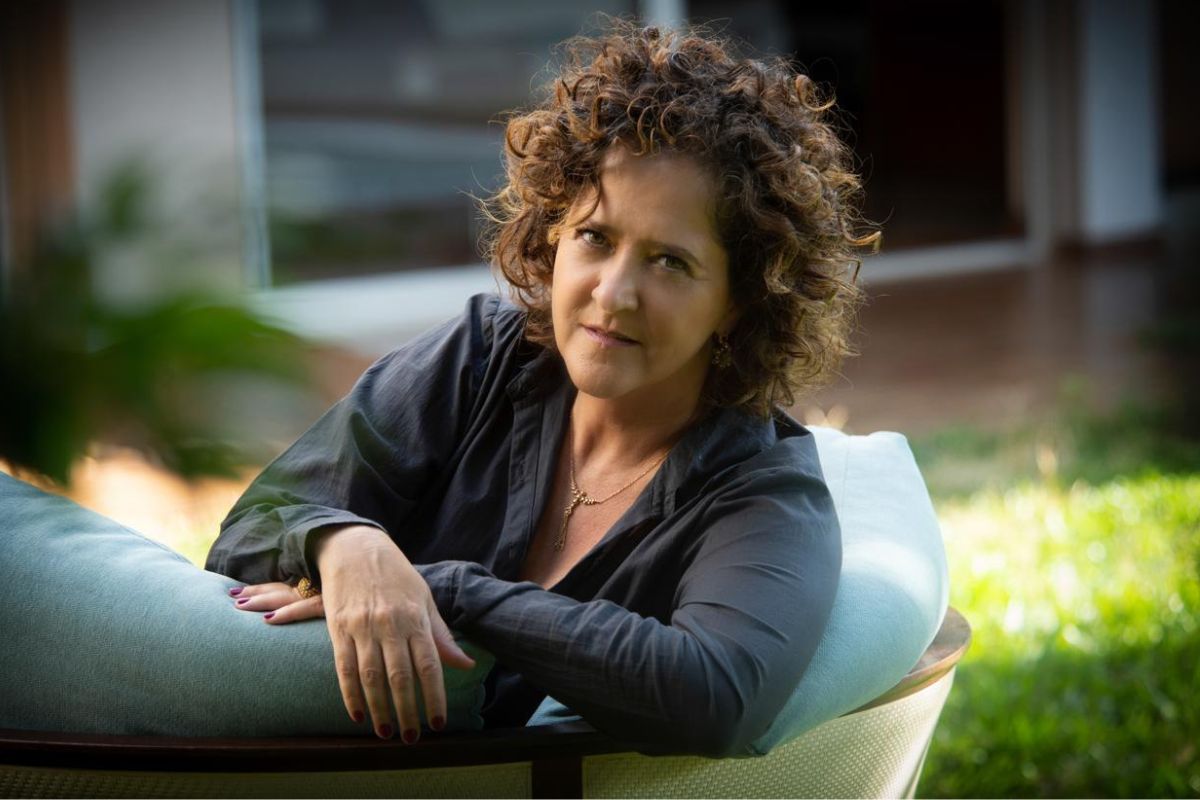 Carla Madeira: conheça os três livros da escritora mineira - Novabrasil