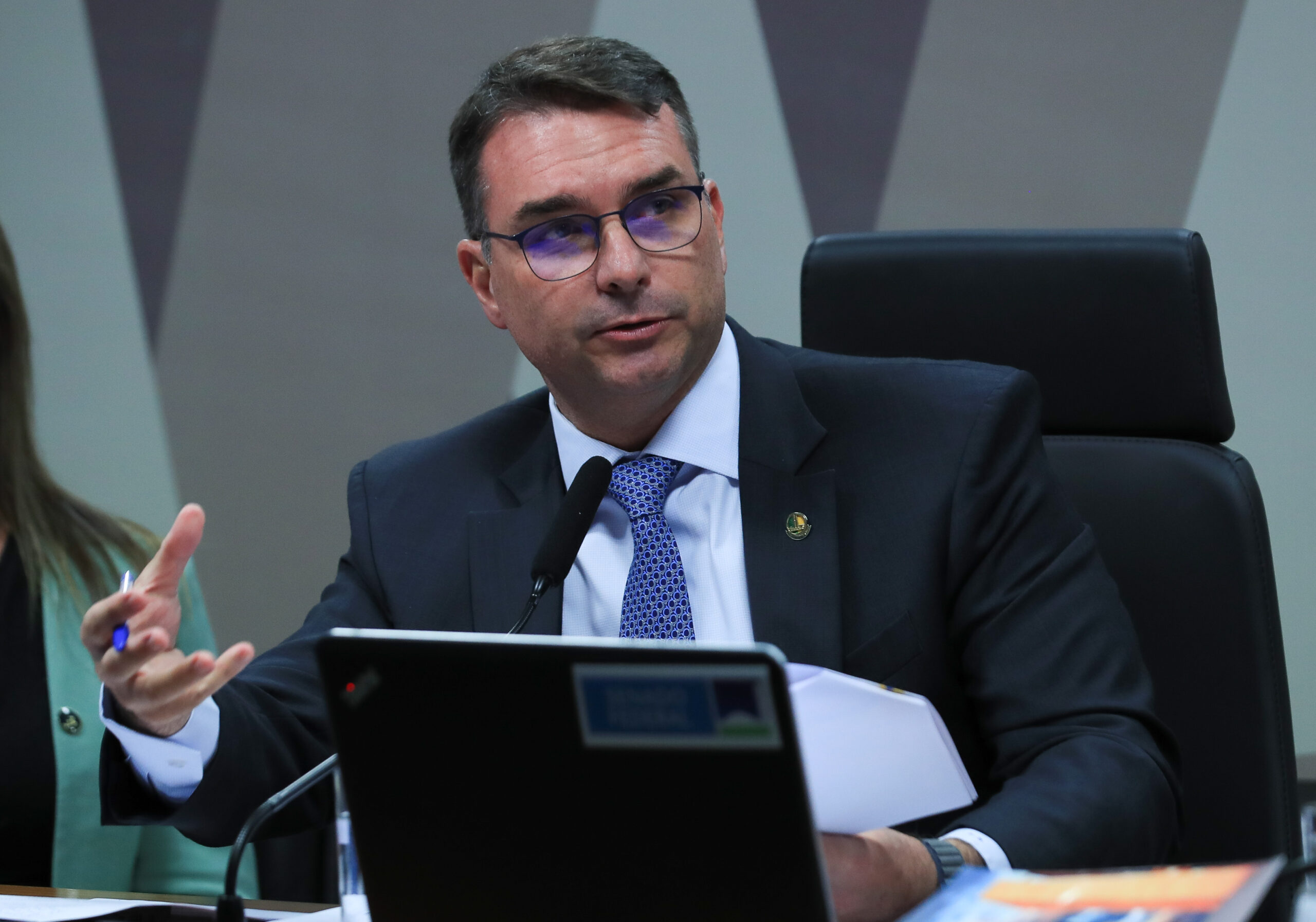"Não há compromisso do Davi", diz Flávio Bolsonaro sobre impeachment de ...