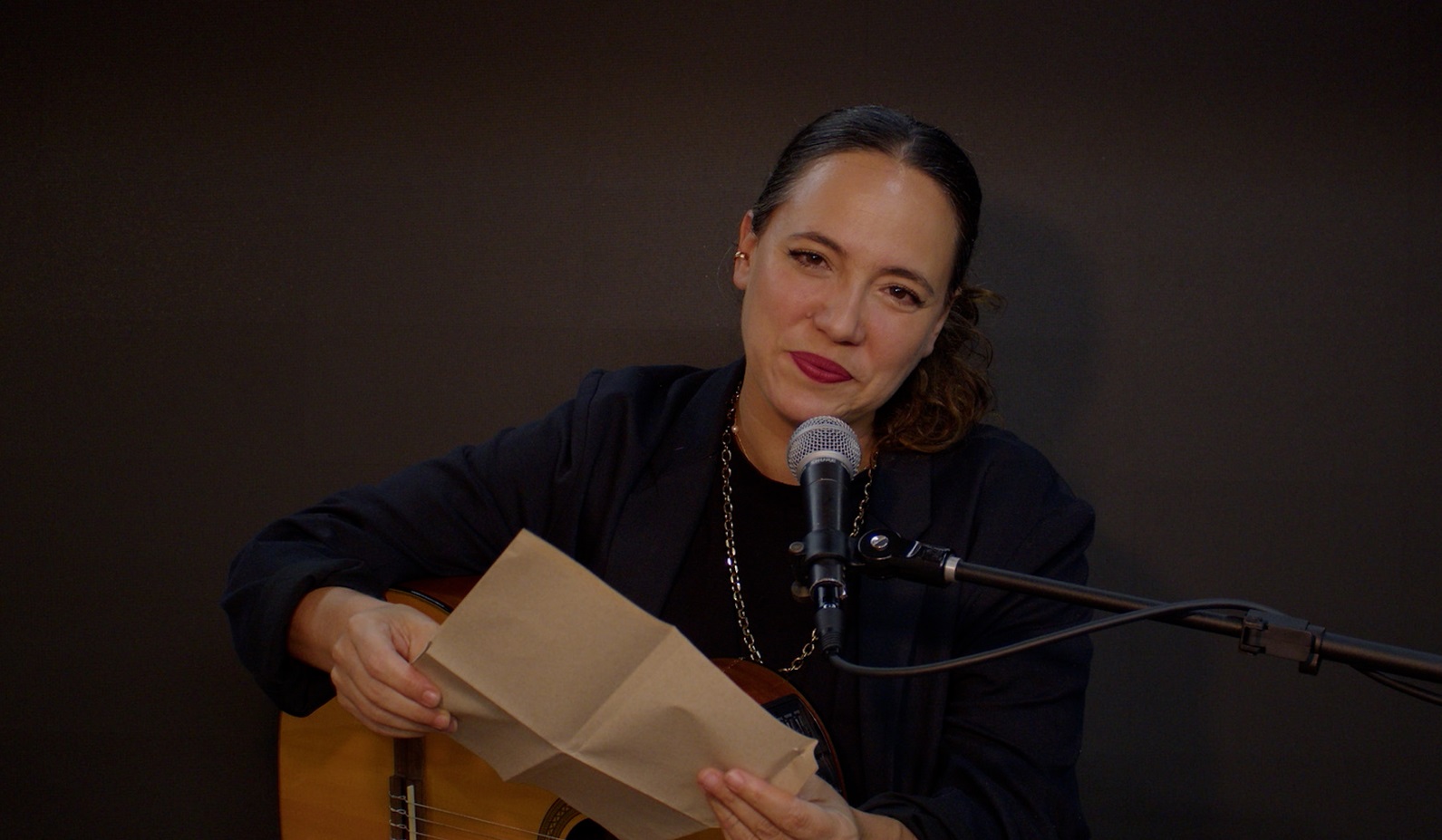 Tiê lê carta real de amor em estreia da série "Cartas de Amor" - Novabrasil