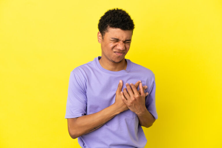 Dor no peito em jovens: quando se preocupar e quando pode ser ansiedade ...
